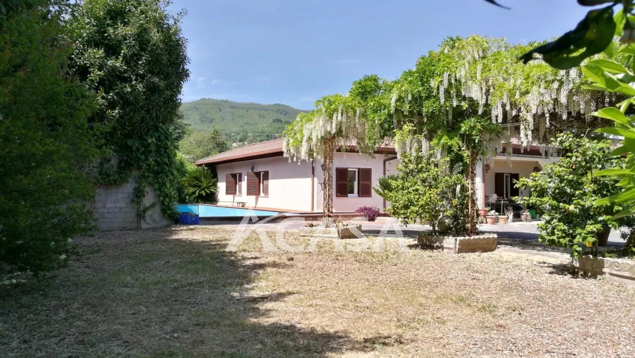 Villa bifamiliare in vendita a Velletri