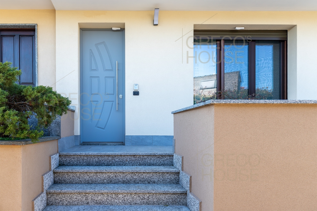 Villa trifamiliare in vendita a Rescaldina