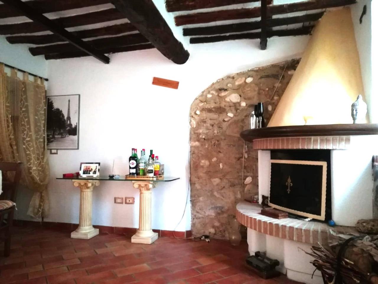 Casa indipendente in vendita a Massa