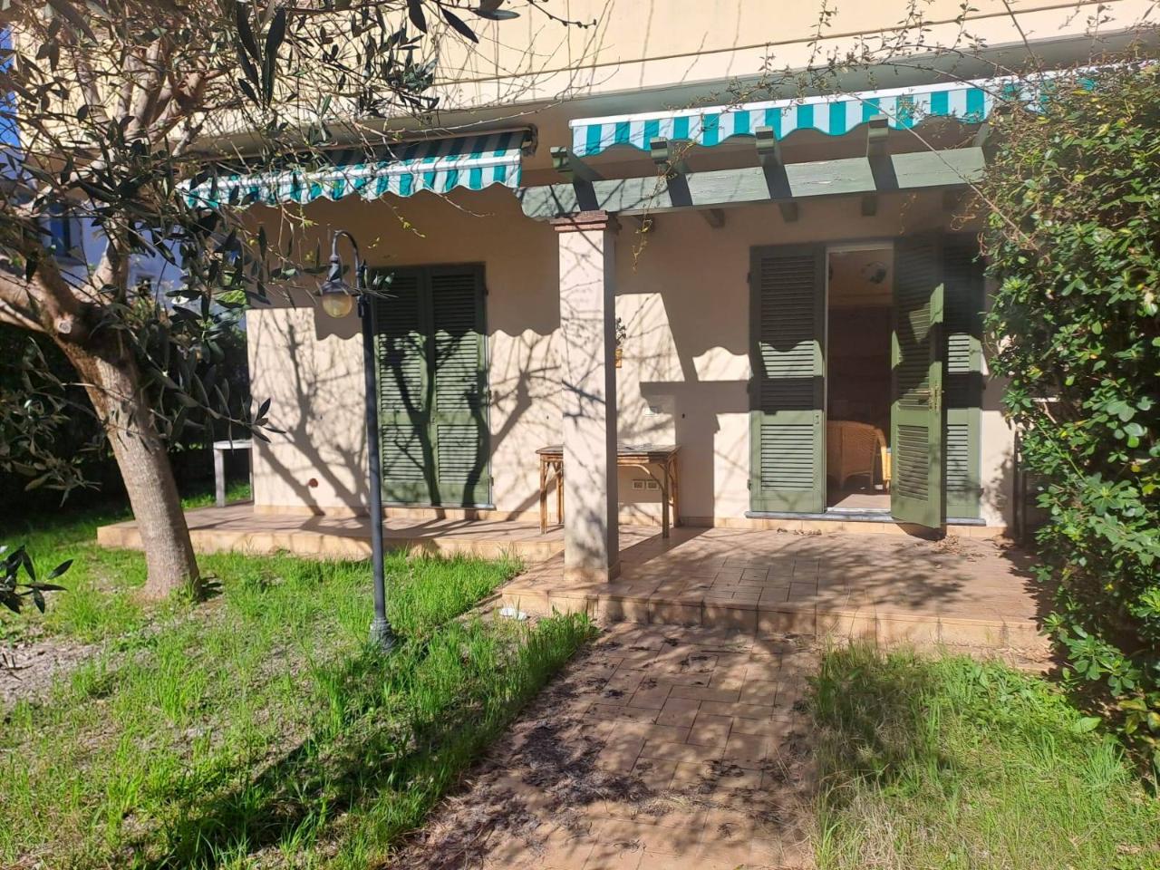 Casa indipendente in vendita a Massa