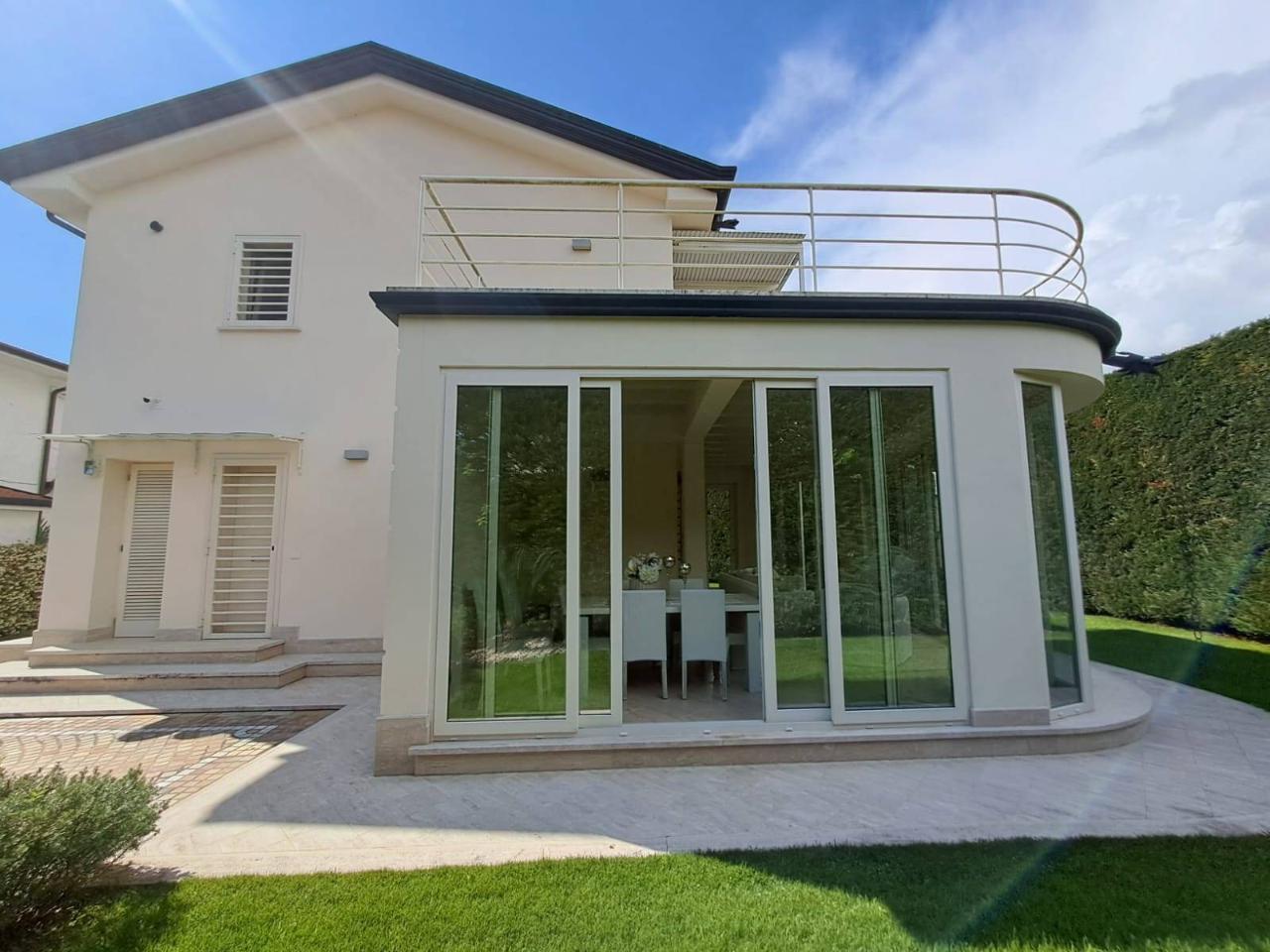 Casa indipendente in vendita a Montignoso