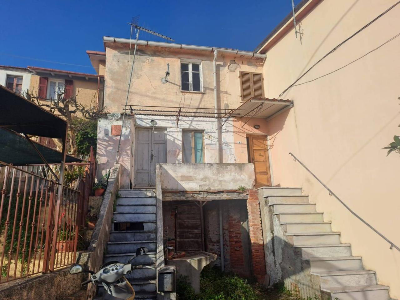 Casa indipendente in vendita a Massa