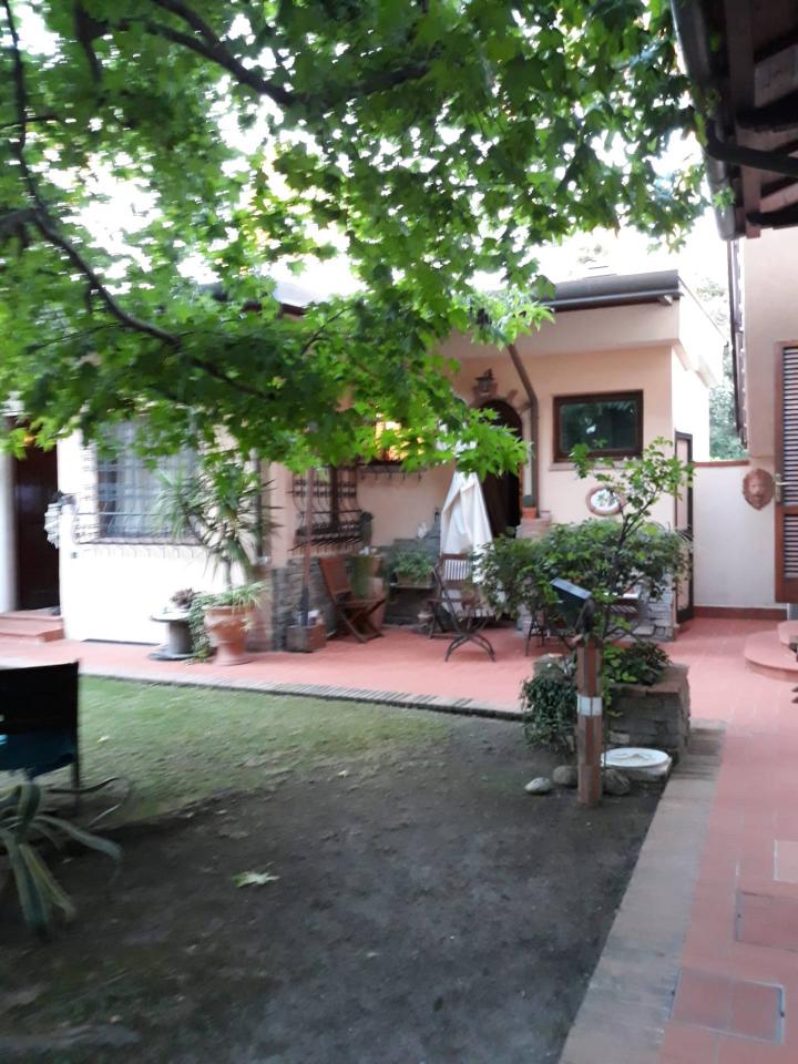 Casa indipendente in affitto a Massa