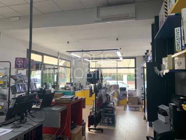 Negozio in vendita a Carpi