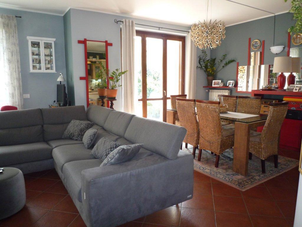 Villa in Via Battisti 41, Travedona-Monate