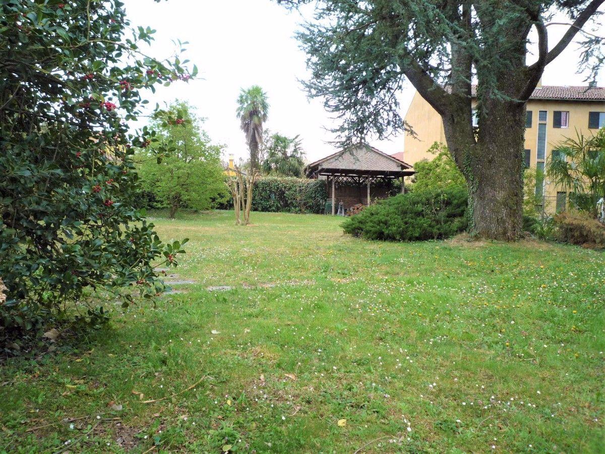 Villa in vendita a Biandronno