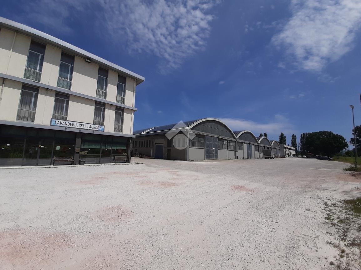 Capannone in vendita a Mombaroccio