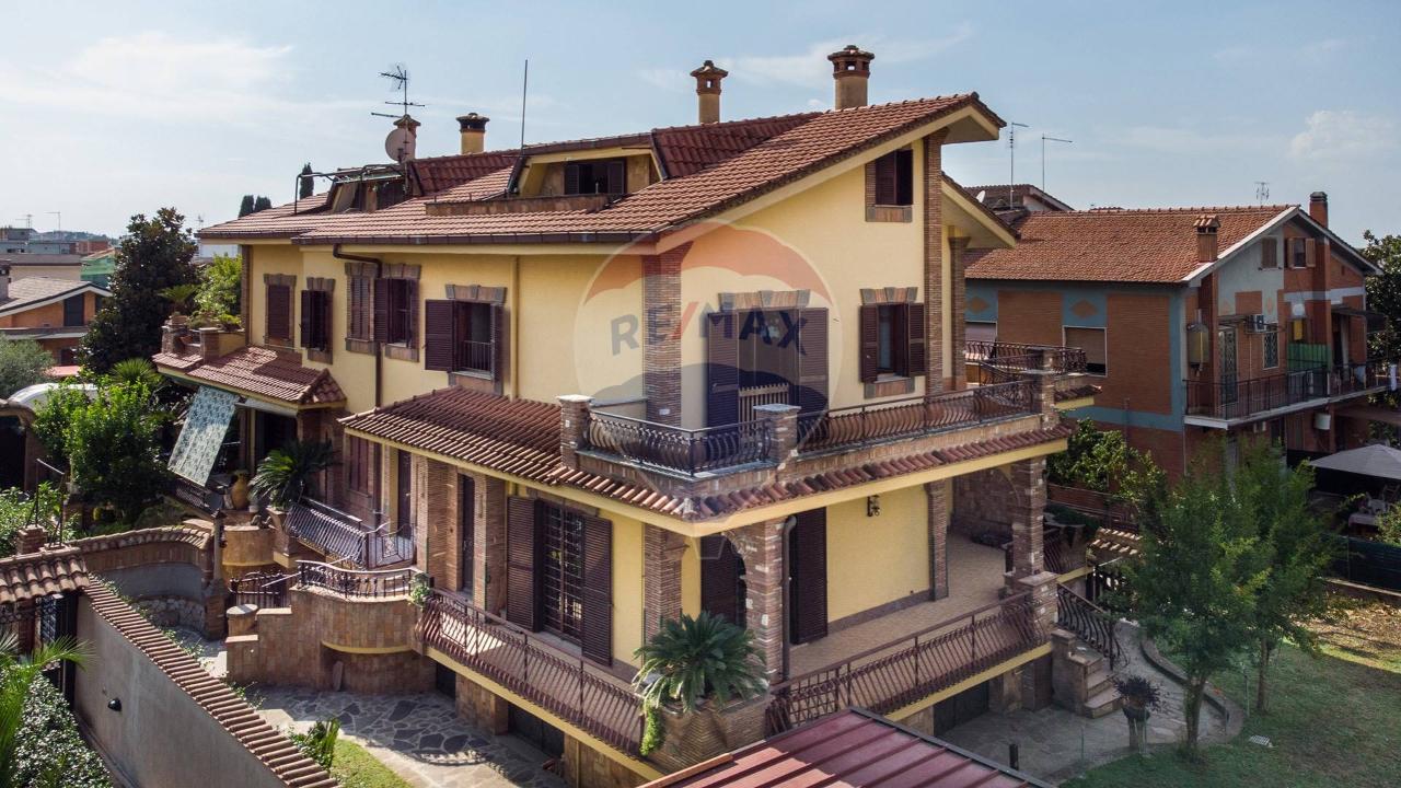 Palazzina commerciale in affitto a Roma