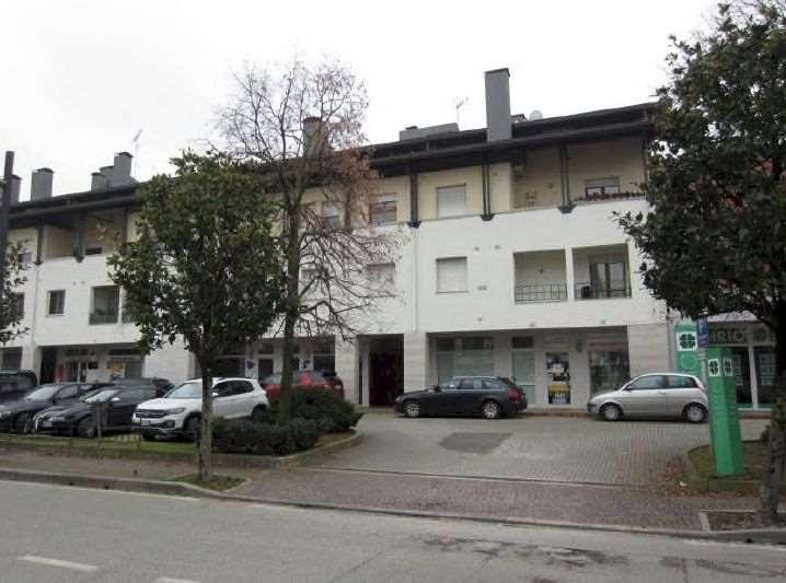 Negozio in vendita a Manzano