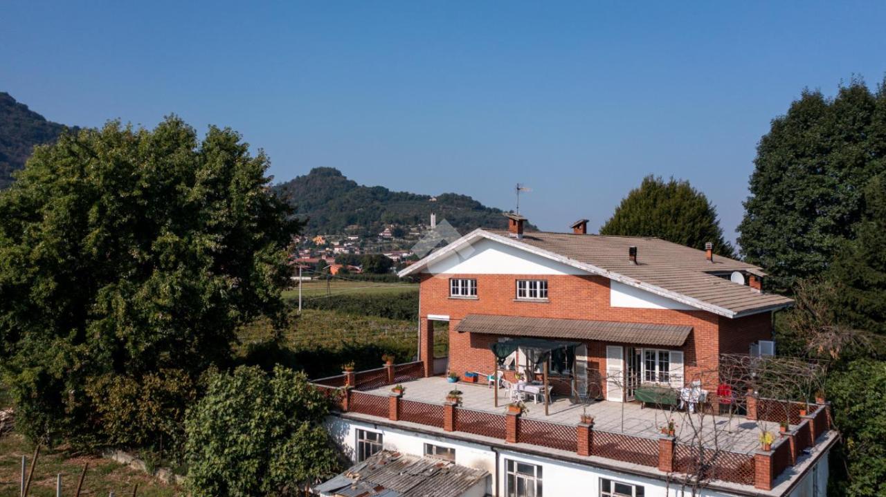 Villa in vendita a Revello