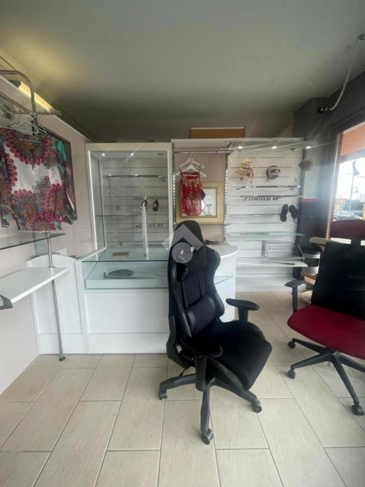Negozio in affitto a Sangano