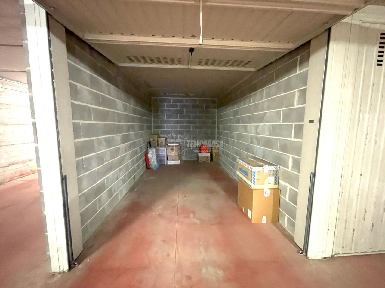 Box in vendita a Strambino