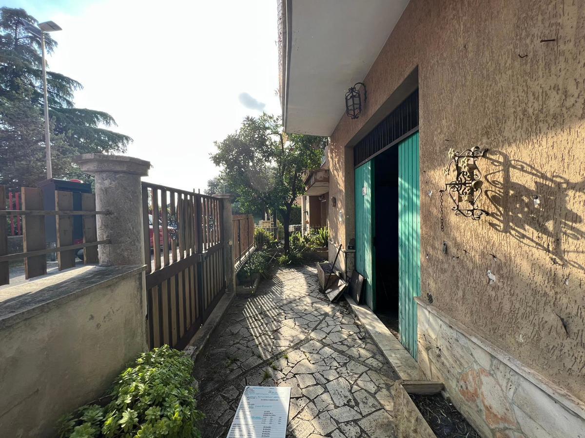 Magazzino in vendita a Mentana