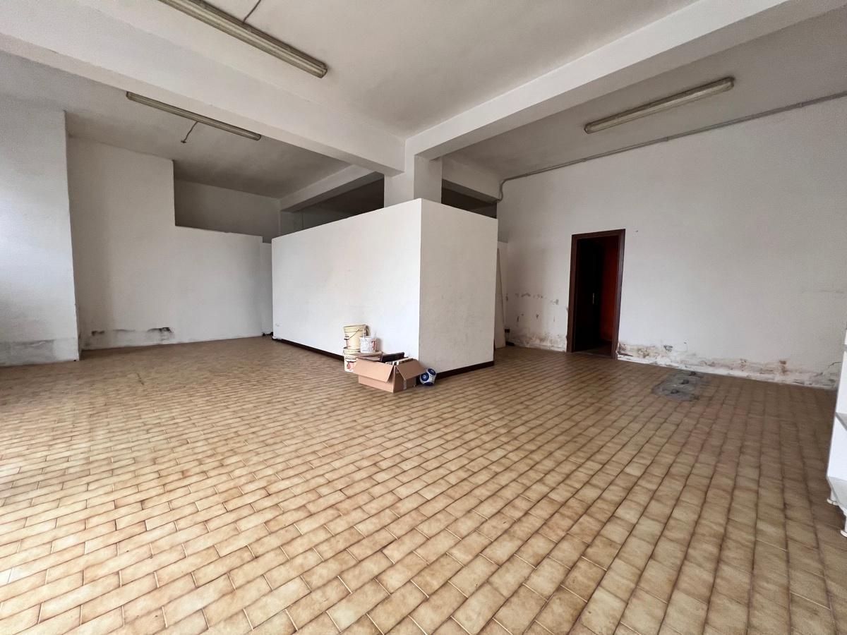 Negozio in affitto a Fonte Nuova