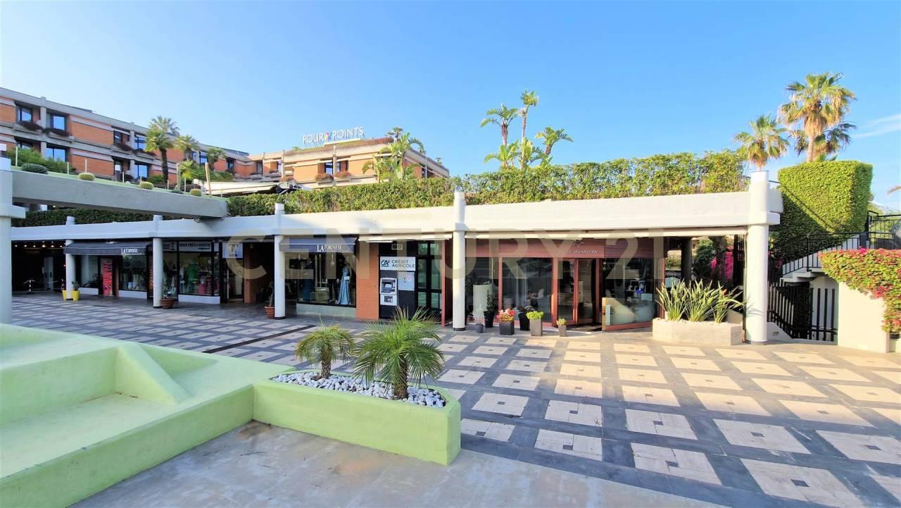 Abbigliamento in vendita a Aci Castello