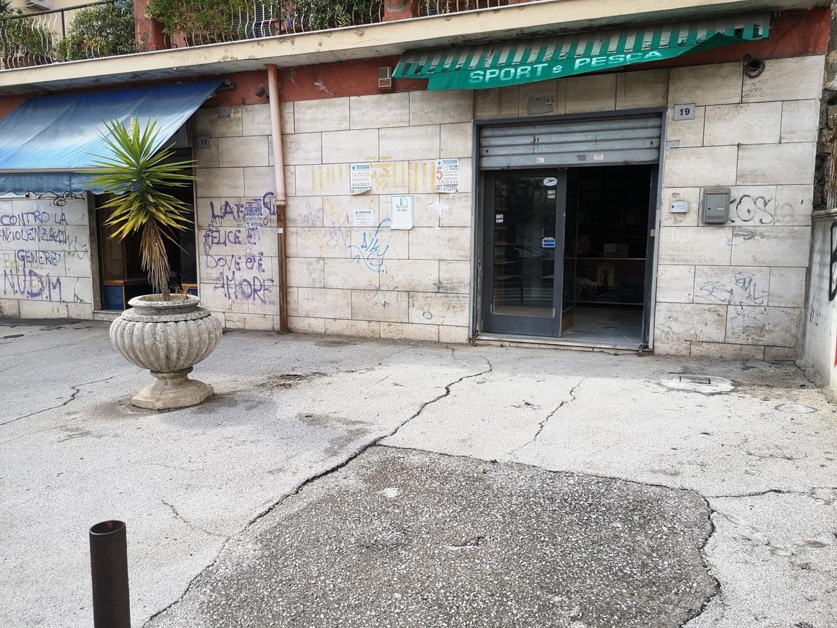 Negozio in vendita a Napoli