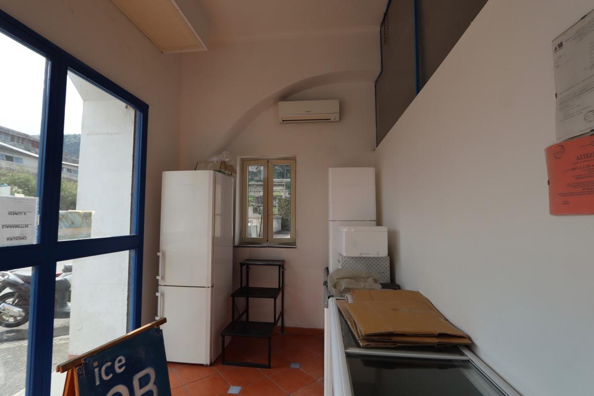 Negozio in vendita a Napoli