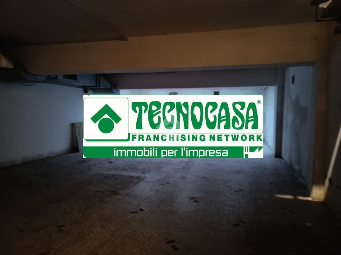 Negozio in affitto a Calenzano