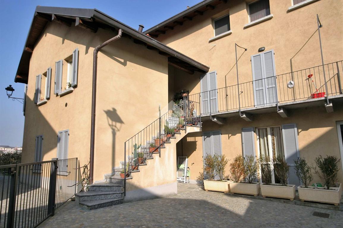 Appartamento in vendita a La Valletta Brianza