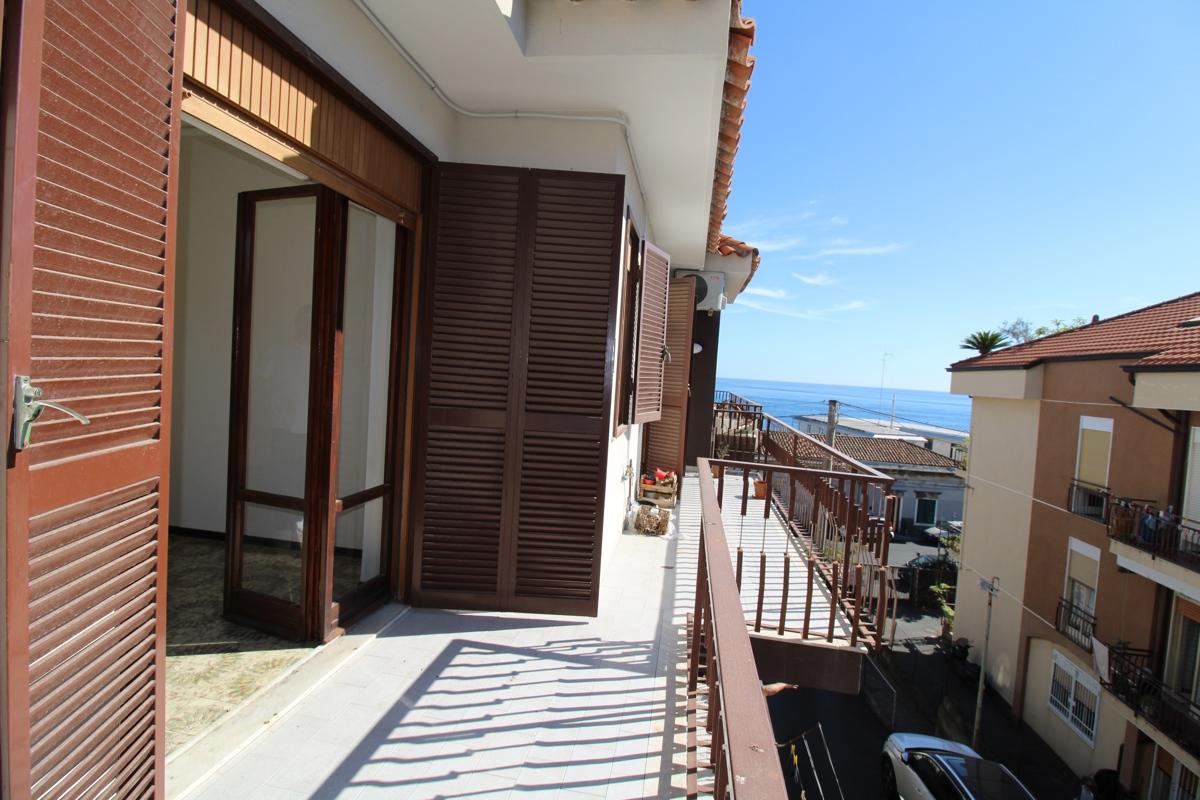 Appartamento in vendita a Aci Castello