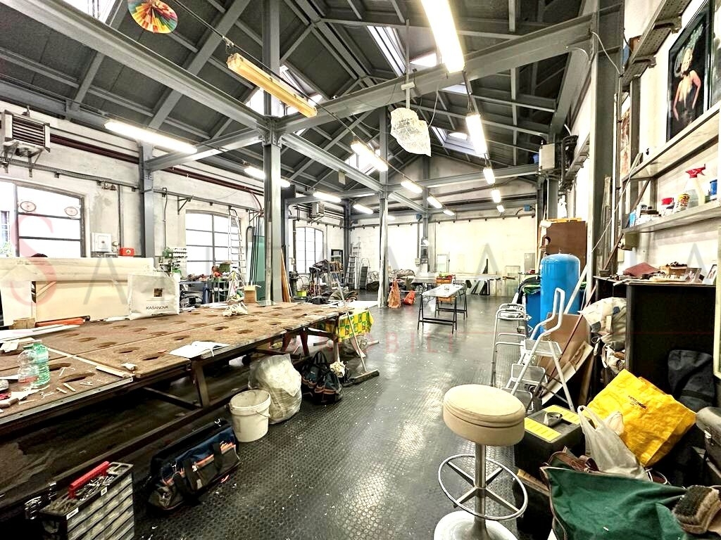 Magazzino in vendita a Milano