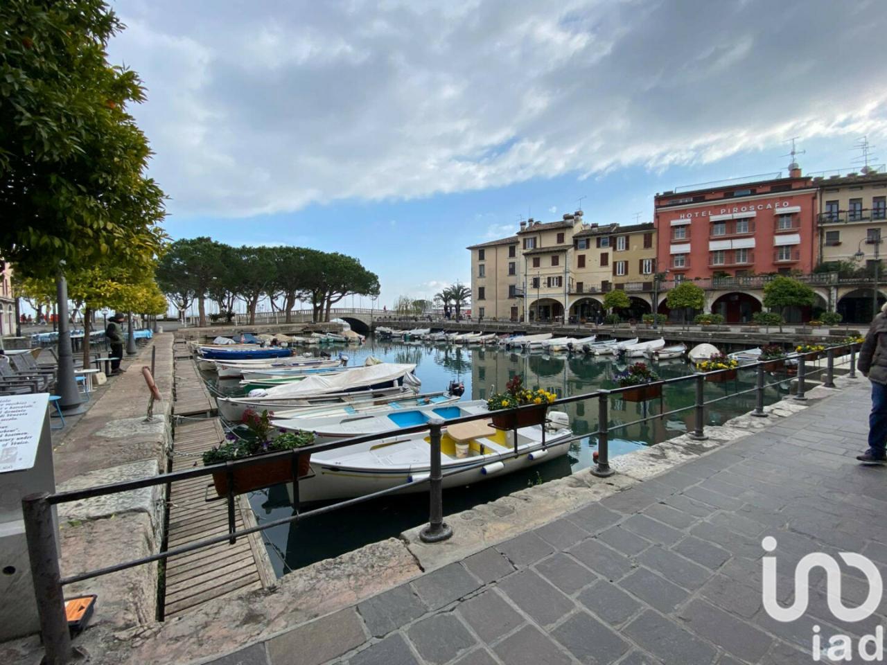 Esercizio commerciale in vendita a Desenzano Del Garda