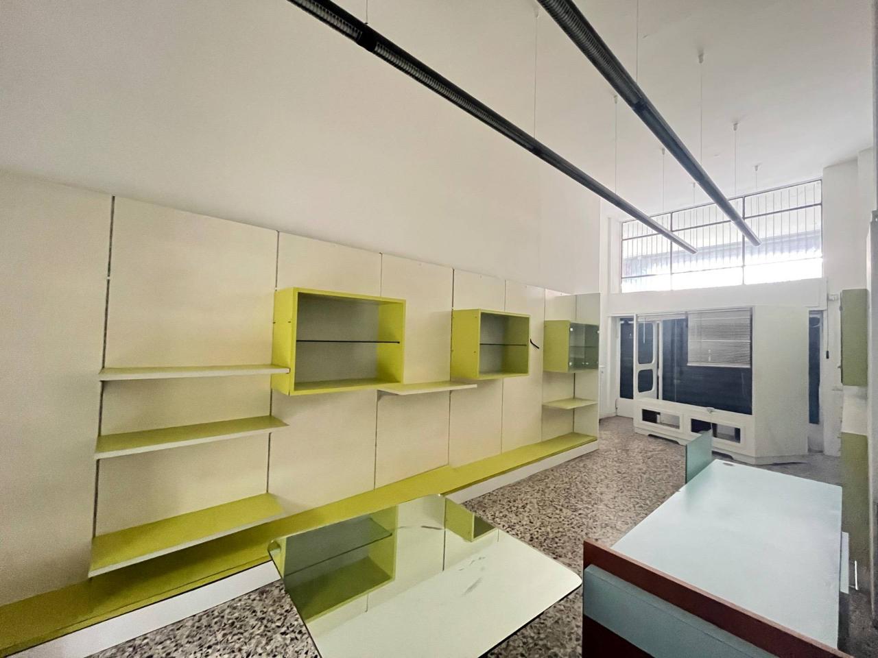 Negozio in vendita a Villasanta