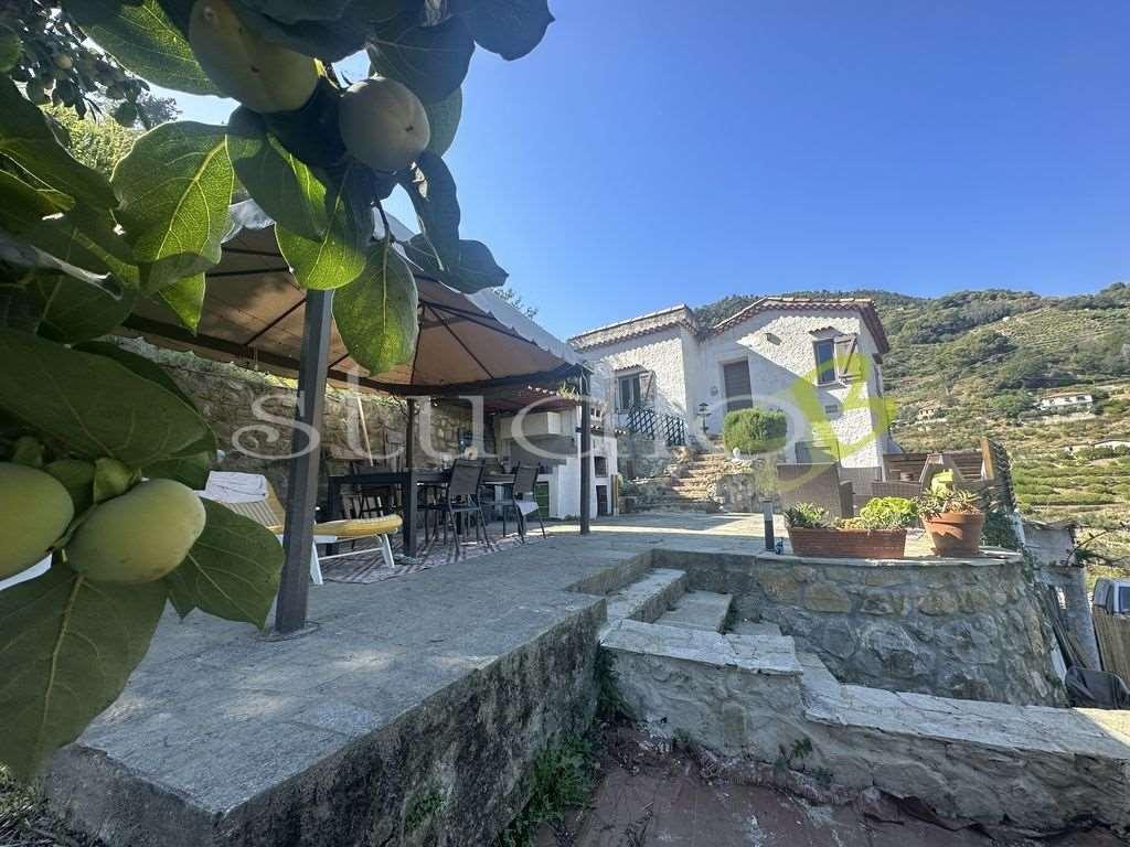 Casa indipendente in vendita a Ventimiglia