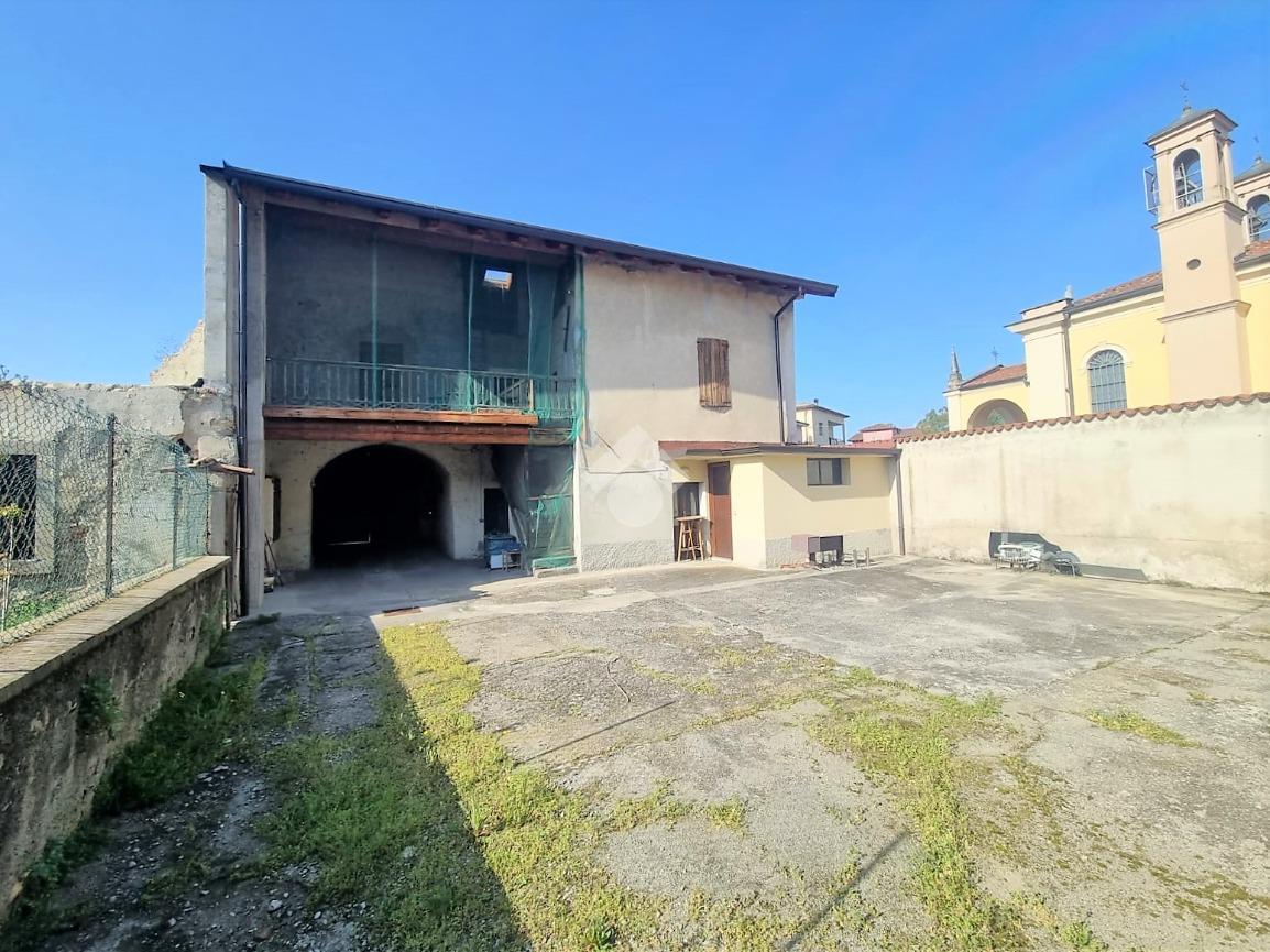 Casa indipendente in vendita a Calcinate