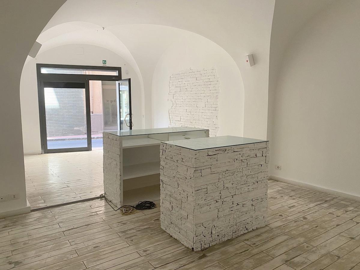 Negozio in affitto a Imperia