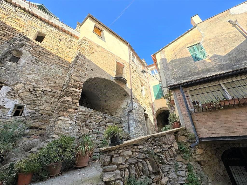 Appartamento in vendita a Dolcedo