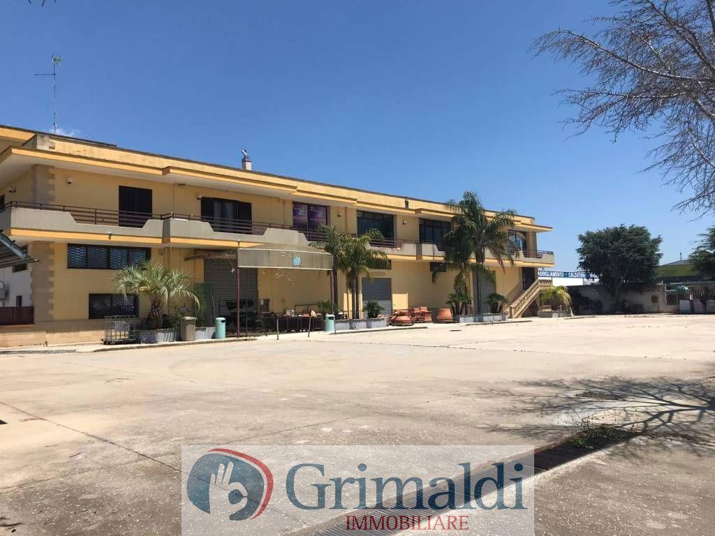 Negozio in vendita a Campi Salentina