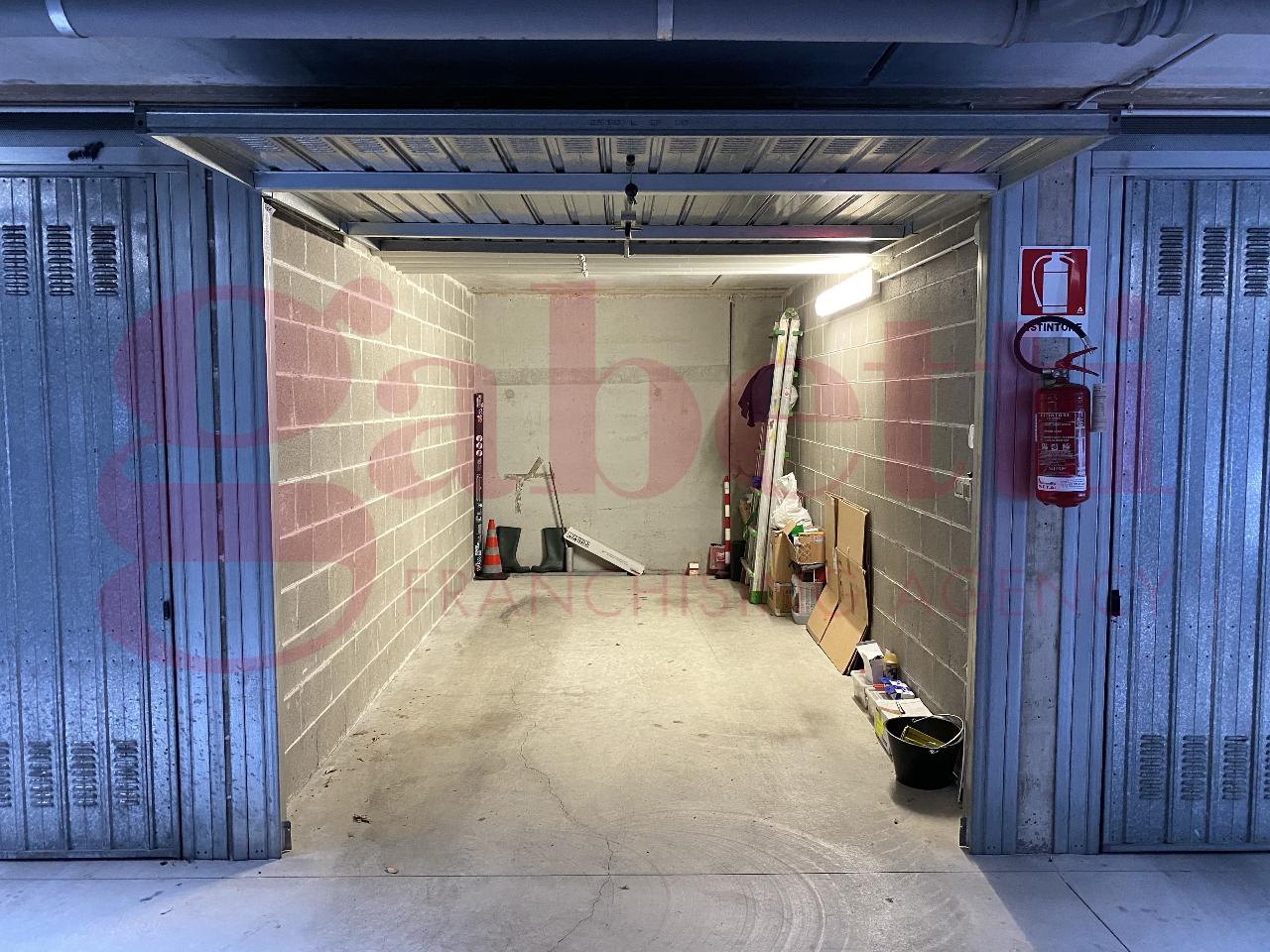 Box in vendita a Garbagnate Milanese