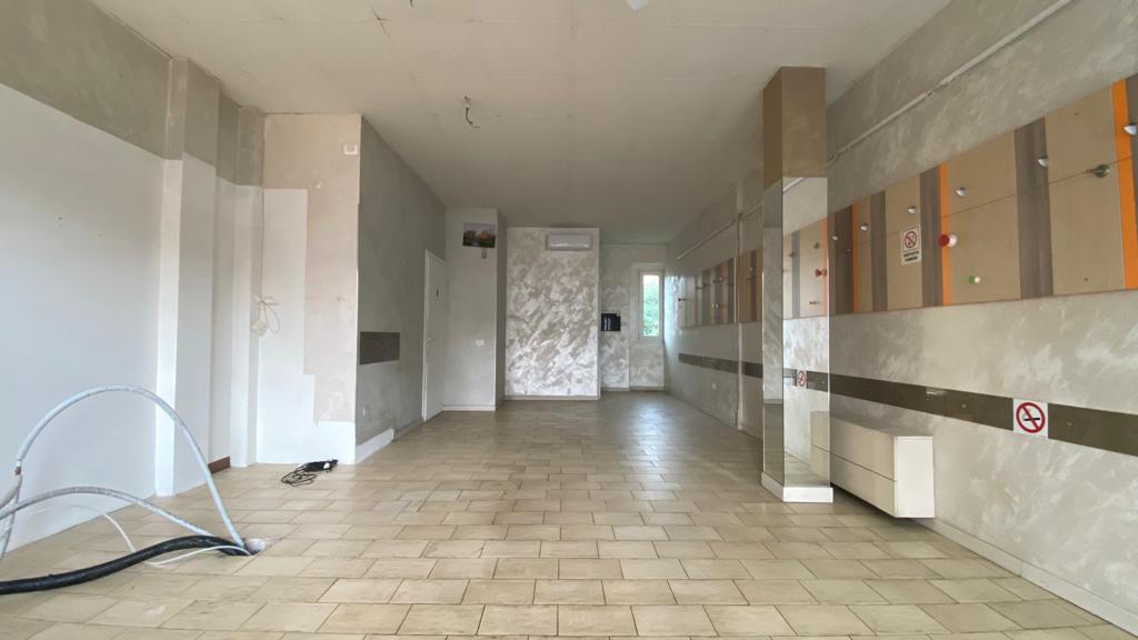 Negozio in affitto a Curtatone