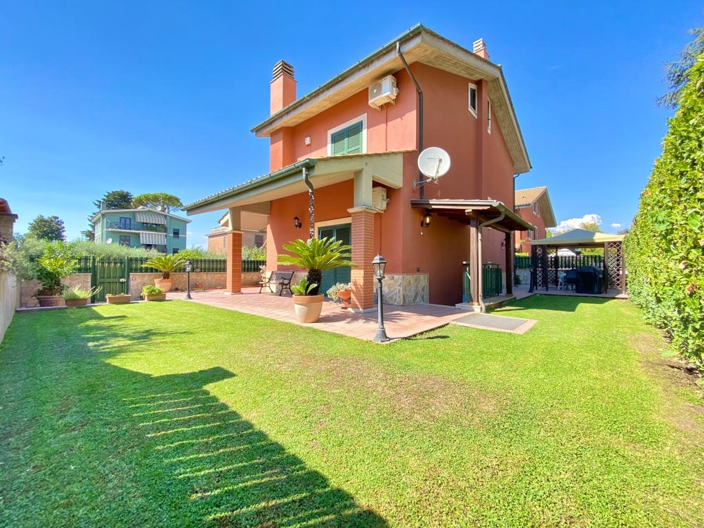 Villa unifamiliare in Via delle Vigne di Morena, Roma