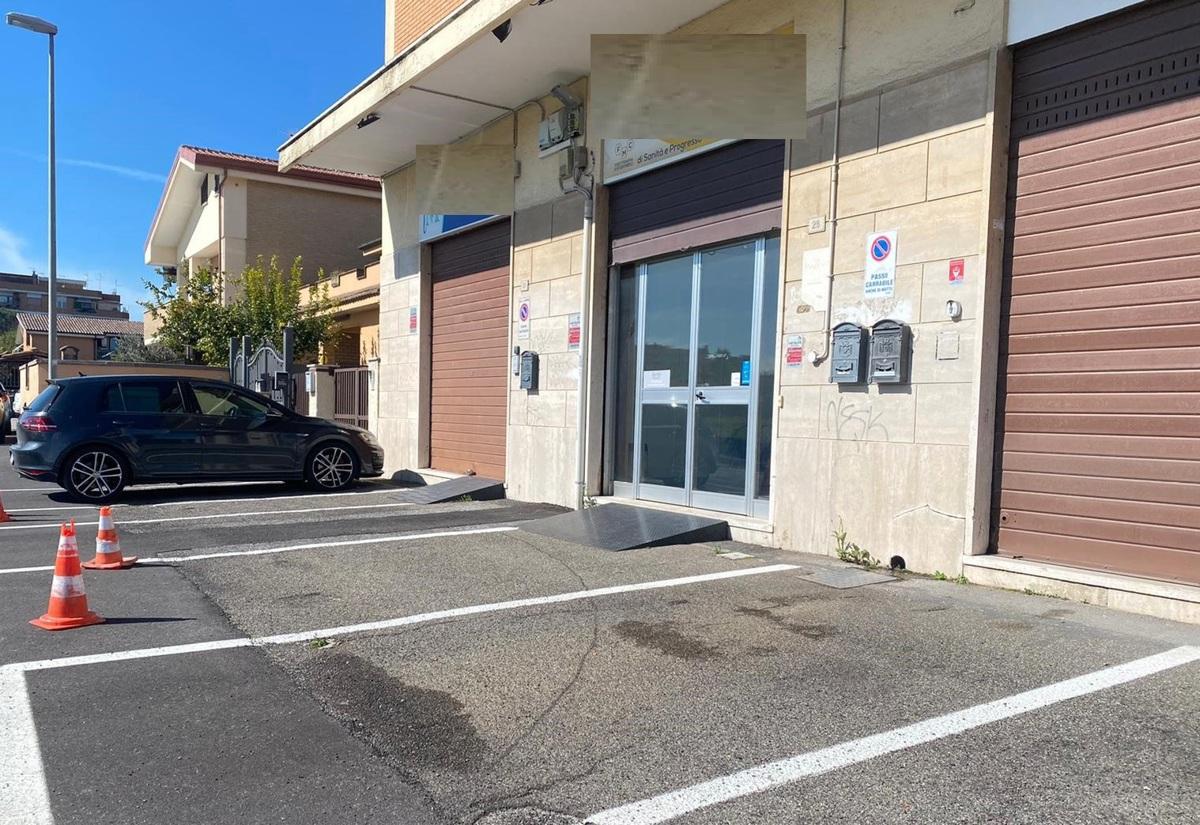 Negozio in affitto a Ciampino