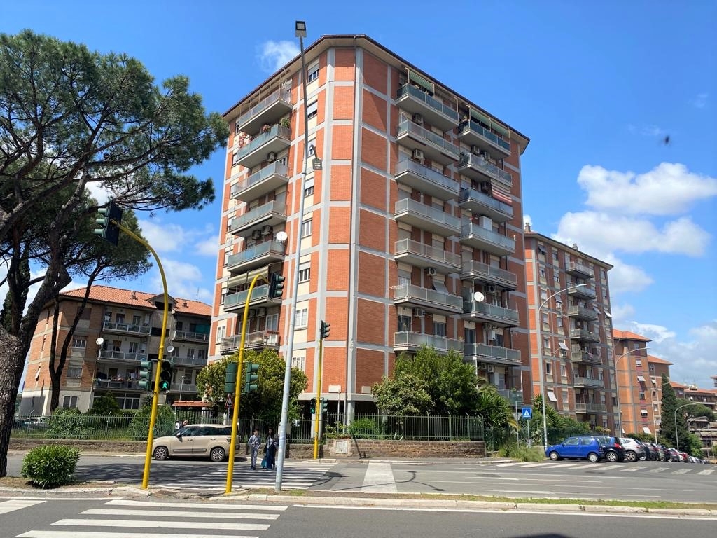 Quadrilocale in Viale dei Romanisti, Roma