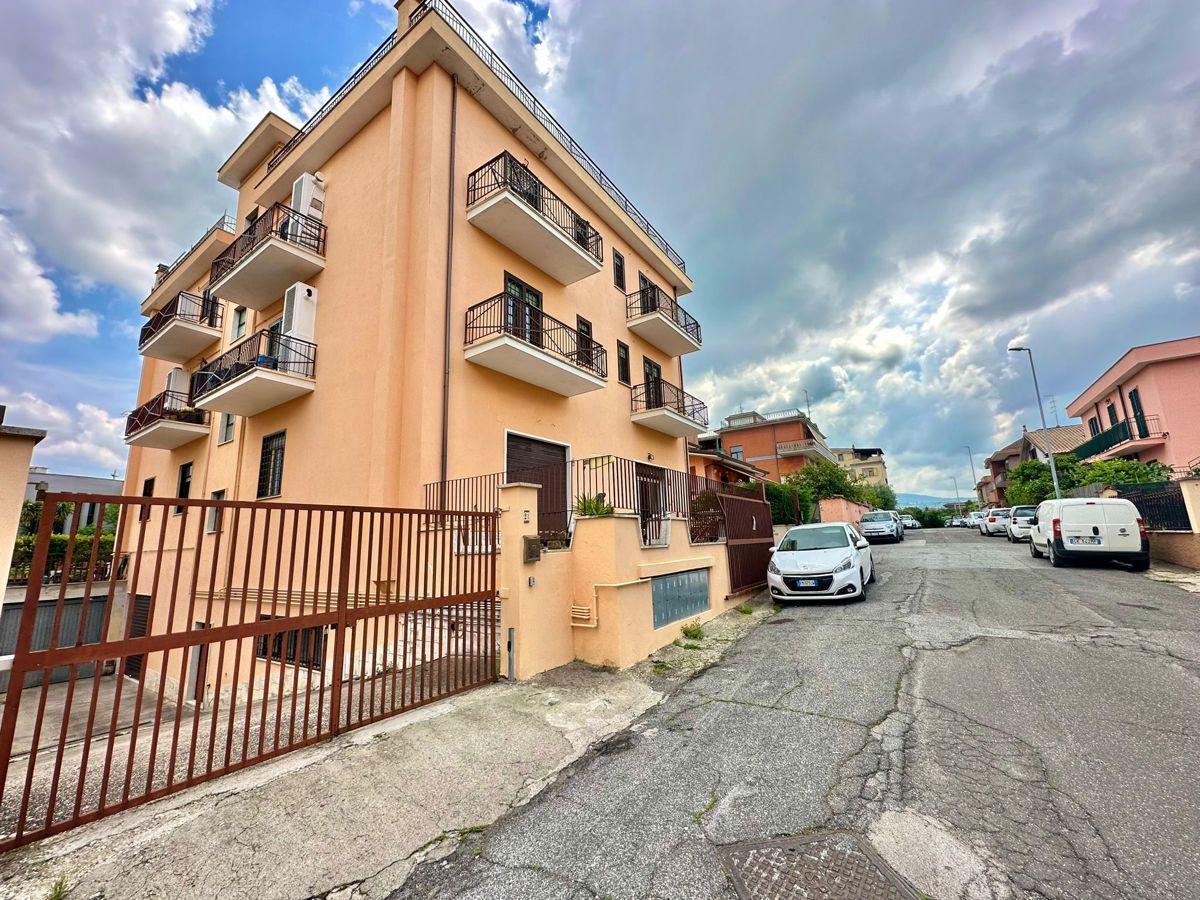 Negozio in affitto a Roma