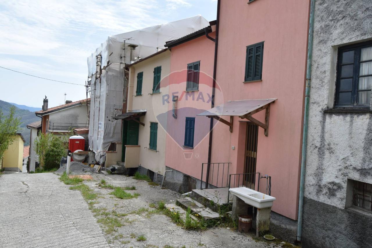 Casa indipendente in vendita a Varese Ligure