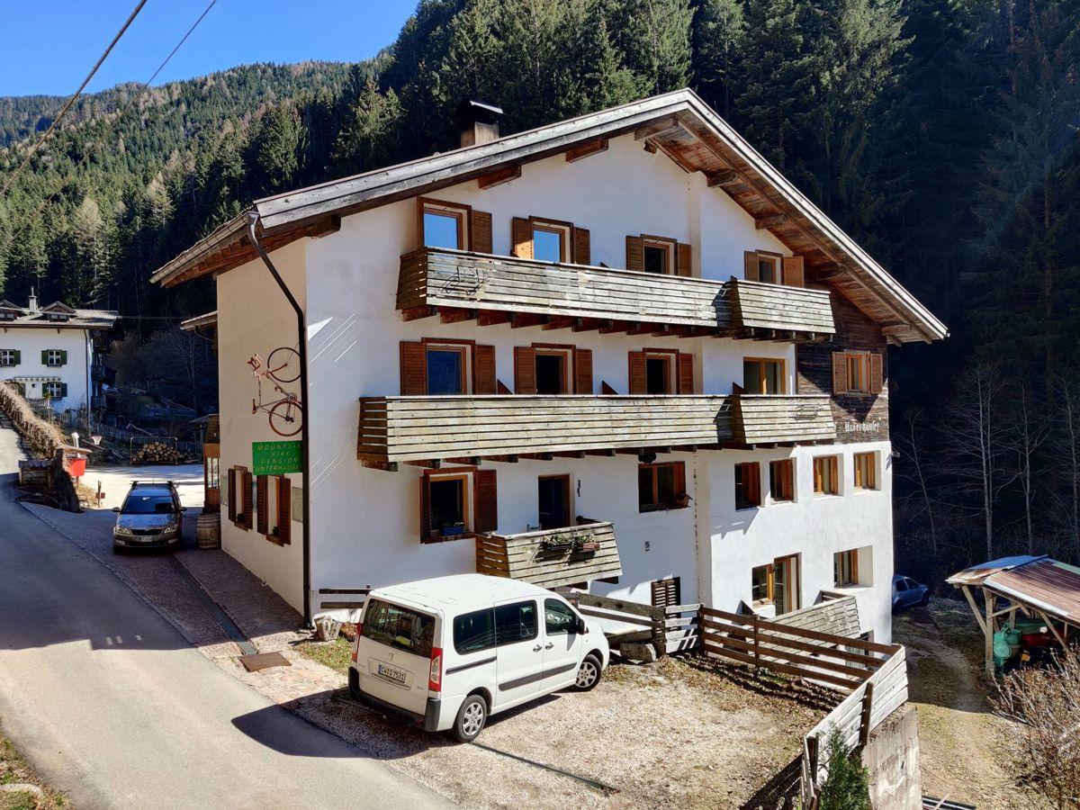 Albergo in vendita a Aldino