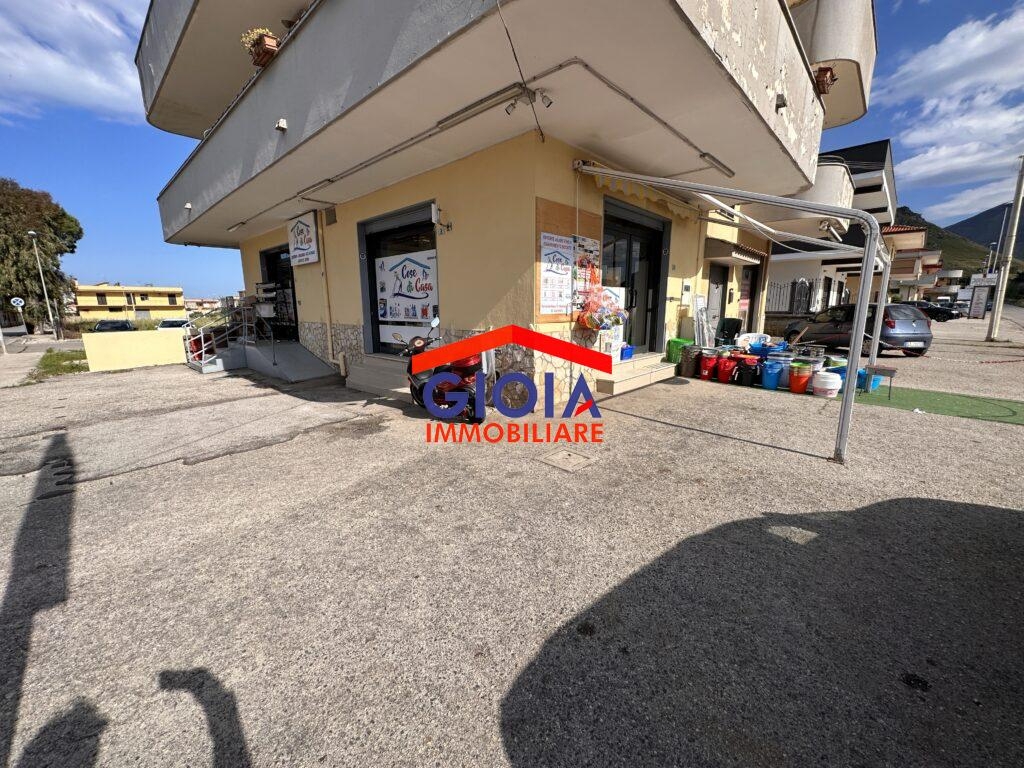 Negozio in vendita a Mondragone