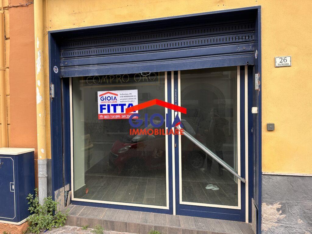 Negozio in affitto a Mondragone