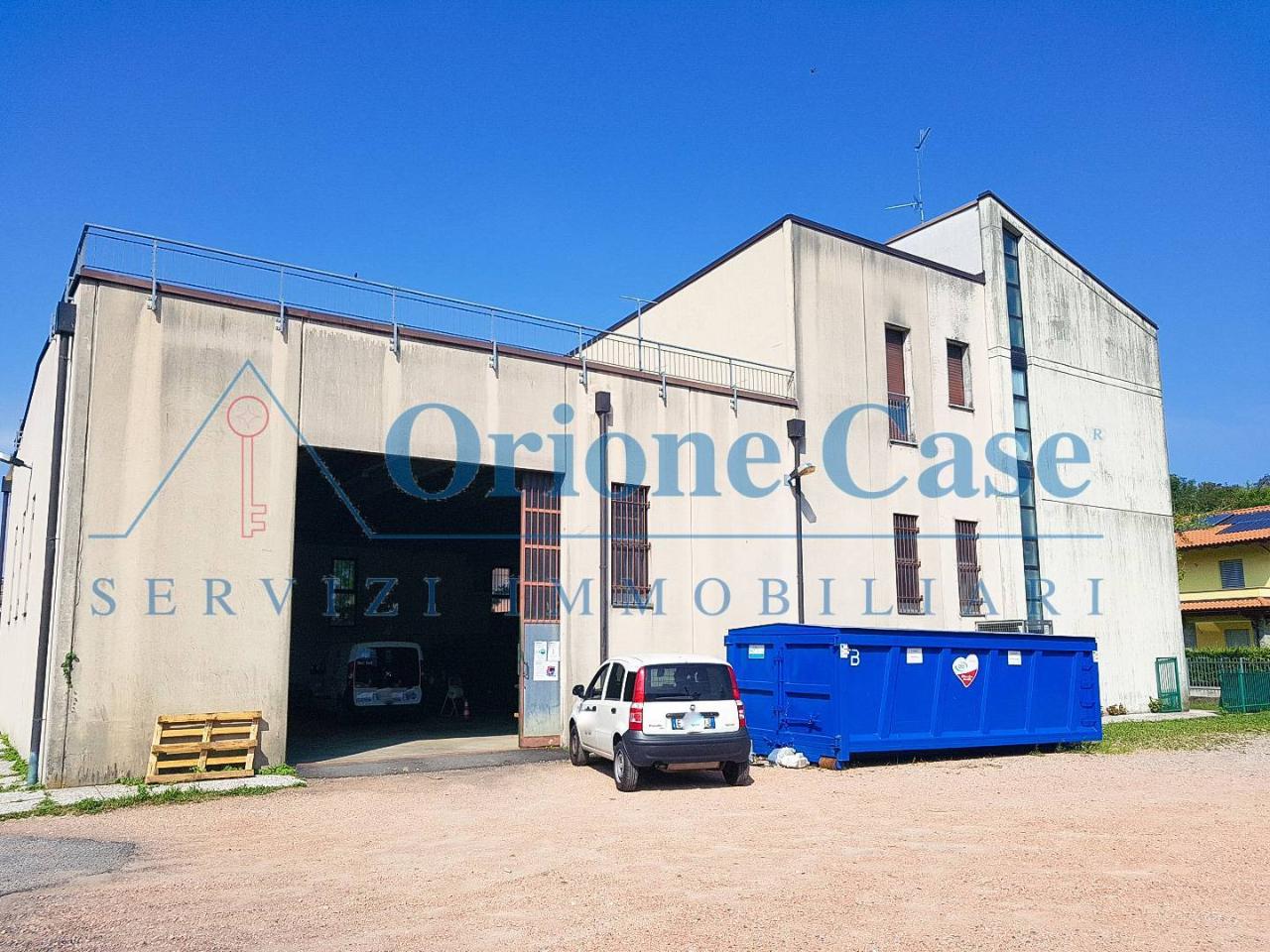Capannone in vendita a Marchirolo