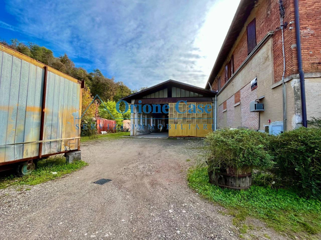 Capannone in vendita a Montegrino Valtravaglia