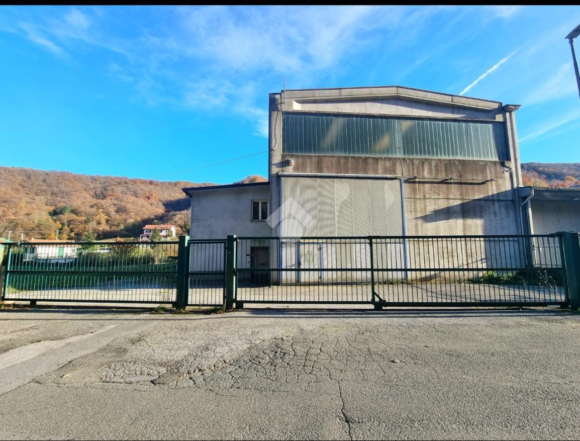 Capannone in vendita a Masone