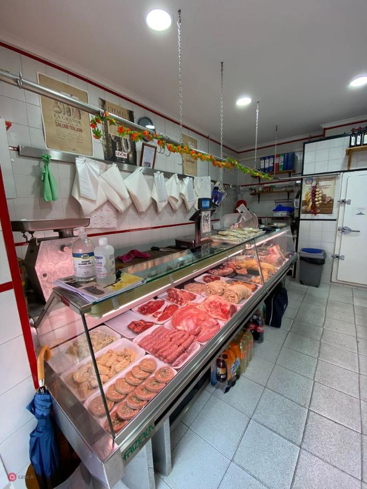 Esercizio commerciale in vendita a Roma