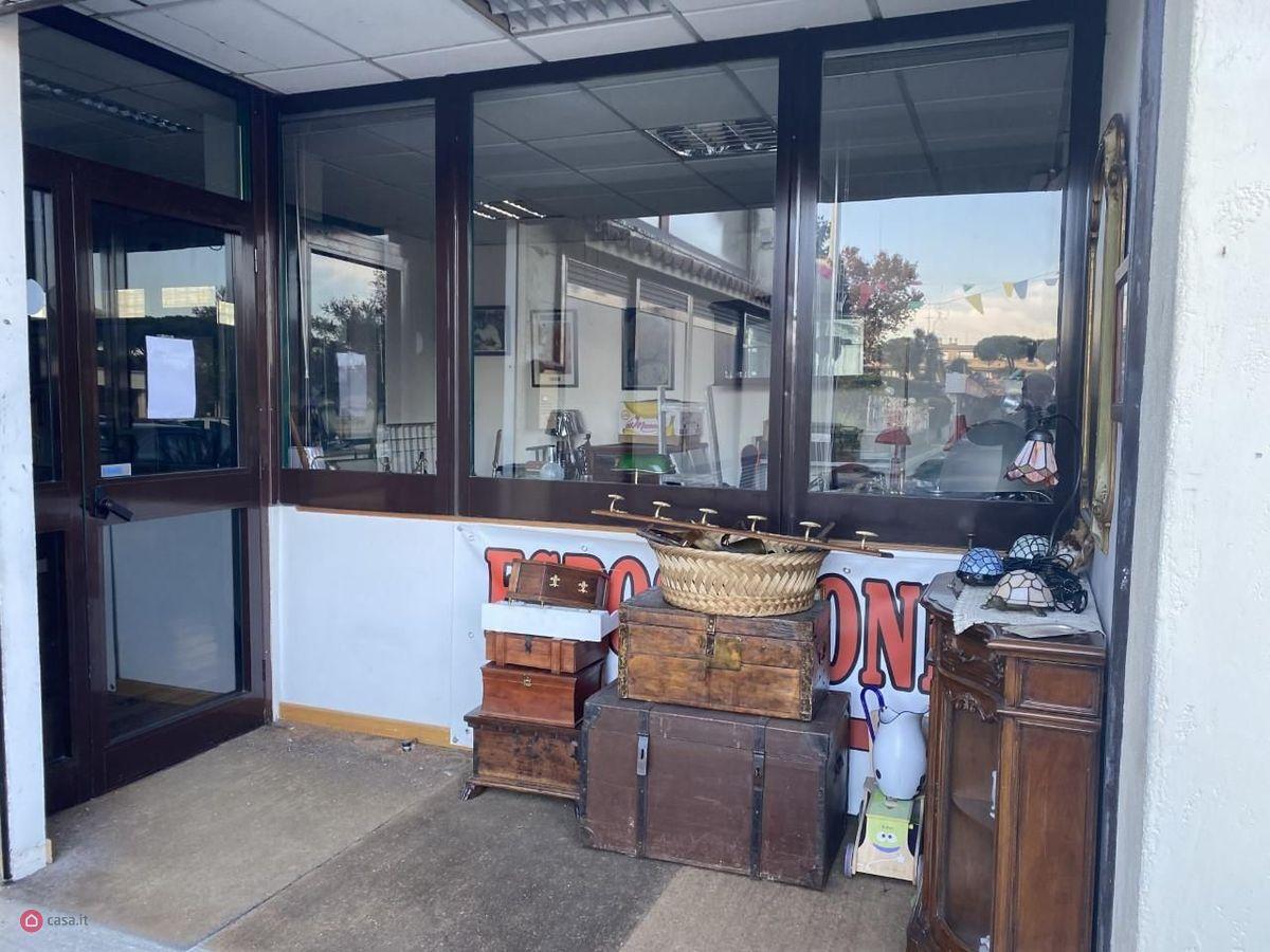 Esercizio commerciale in affitto a Roma