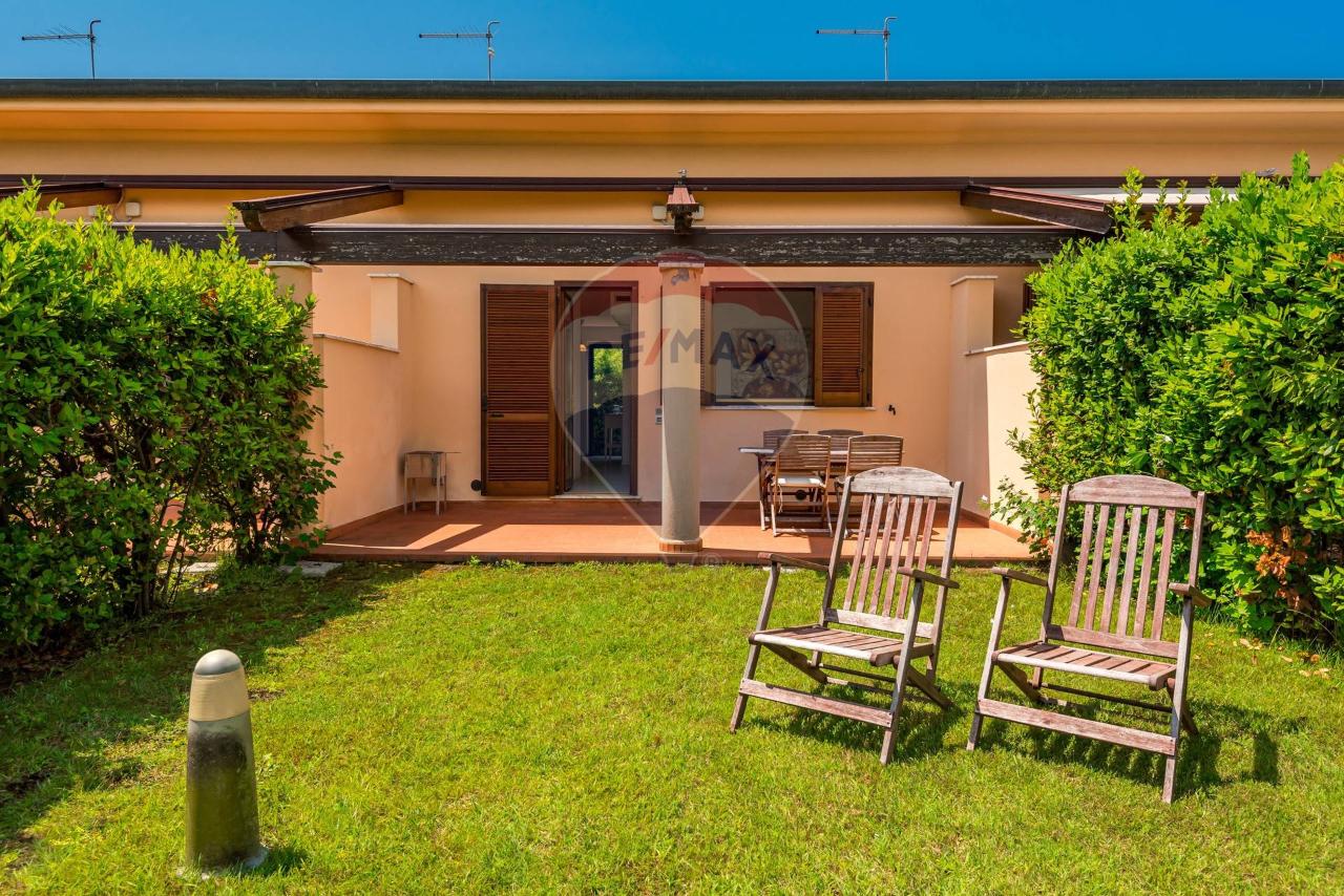 Villa a schiera in vendita a Montignoso