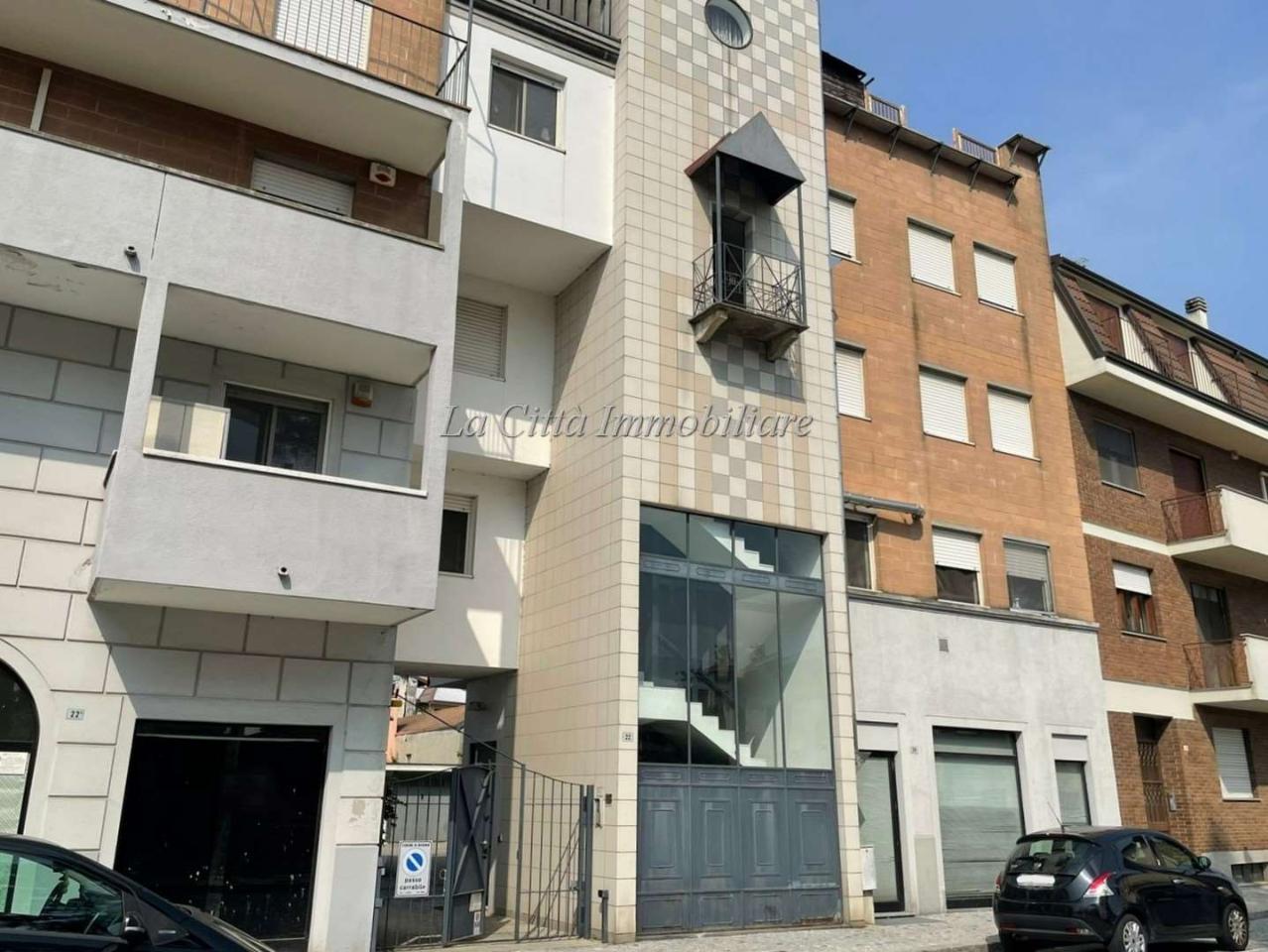 Negozio in affitto a Novara