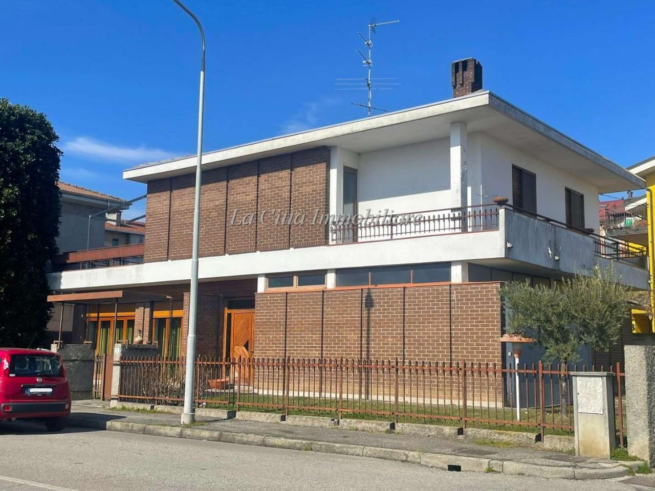 Villa unifamiliare in vendita a Novara